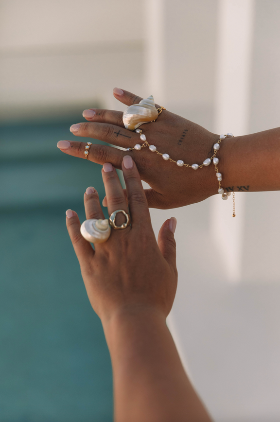 The Mini Pearl Hand Chain – Jay Nicole Designs