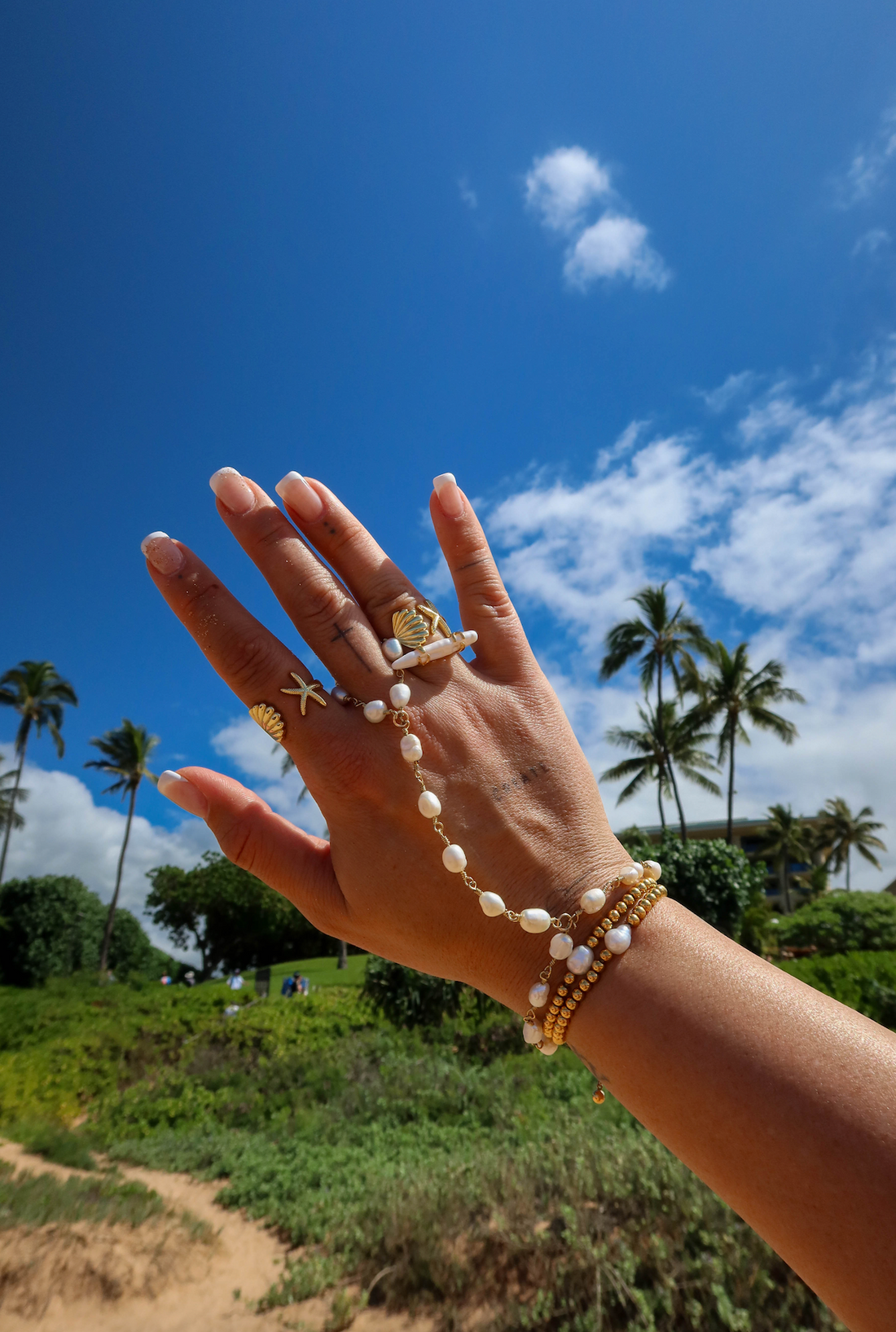 The Mini Pearl Hand Chain – Jay Nicole Designs