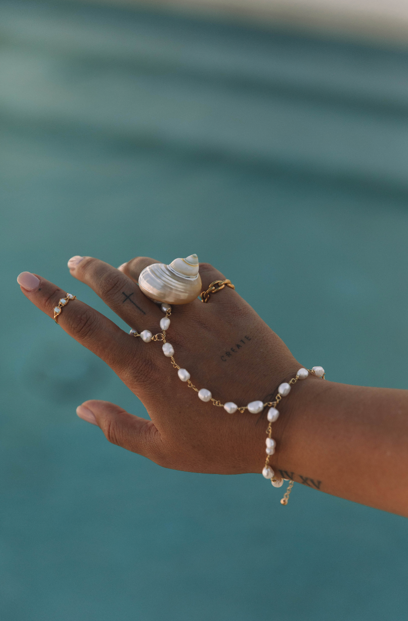 The Mini Pearl Hand Chain – Jay Nicole Designs